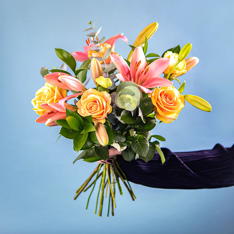 Peachy Lily Bouquet For Any Occasion Euroflorist 